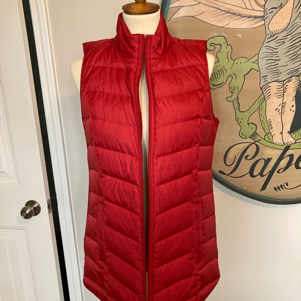 Gorgeous Red Puffy Vest With Side Zippers Like New - Gem